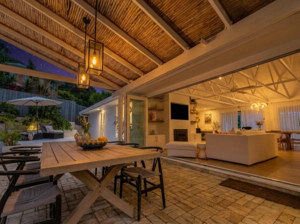Tropical Hideaway Inspired By Palm Springs In Lennox Head - Ballina