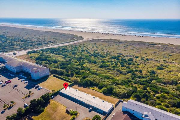 Beachfront Condo Pet Friendly With Kitchen - Unit A - Ocean Shores, WA
