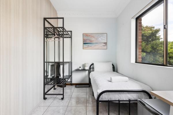 Single Room - 7-min Walk To Carlton Station - Shared Bathroom - Burwood