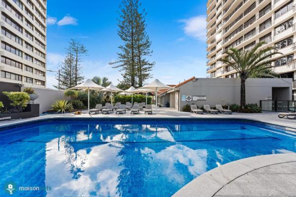 Surfers Paradise Beachfront Pool And Views - Broadbeach