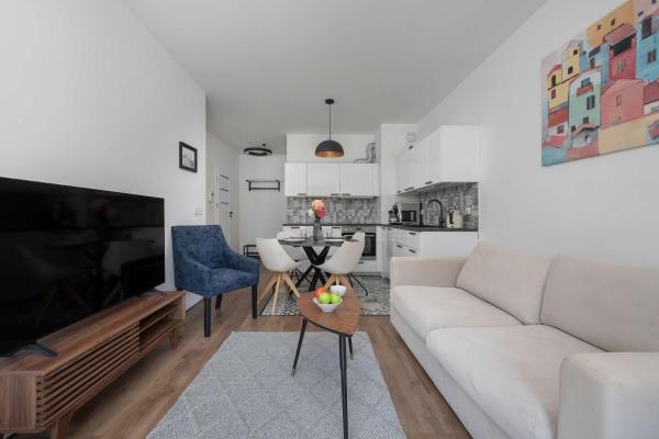 Air Conditioned Apartment In Wrocław Center By The River With Parking By Noclegi Renters - Wrocław
