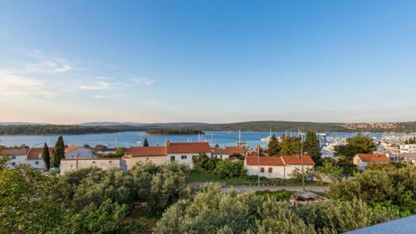 Apartman Old Town With Sea View By Villas Guide - Punat