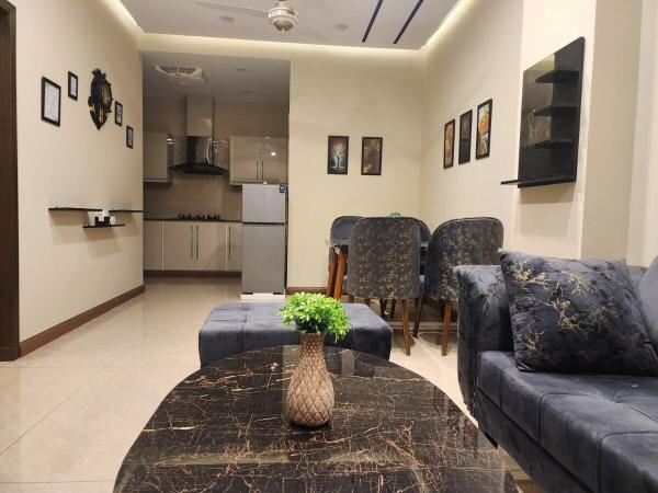 Standard 1bhk With Ups, Across Giga Mall, Pool Included - イスラマバード
