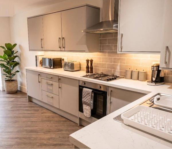 2 Bed Bungalow - Parking - New Build - High End Furnishings - Wheel Chair Accessible - Large Enclosed Garden - Dog Friendly - Sheffield