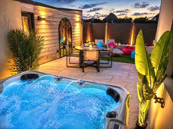Island-style Beach Retreat - Hot Tub & Sauna Bliss - Close To Afc Bournemouth - Close To Town And Beaches - Boscombe