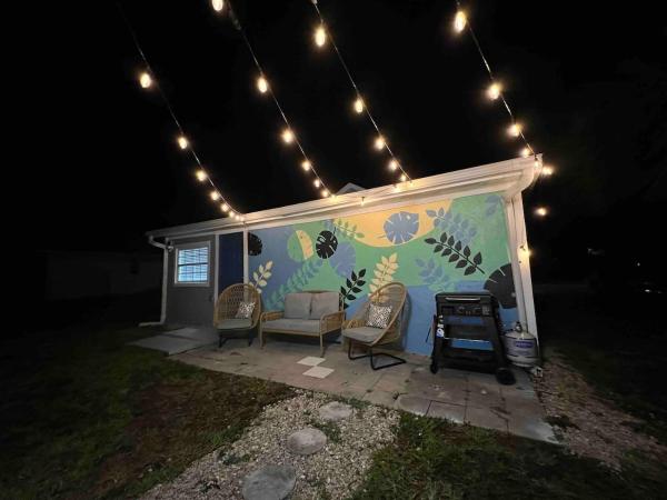 Cozy Unique Home With Hot Tub, Grill Area And Yard Plus No Cleaning Fee - Fort Myers, FL