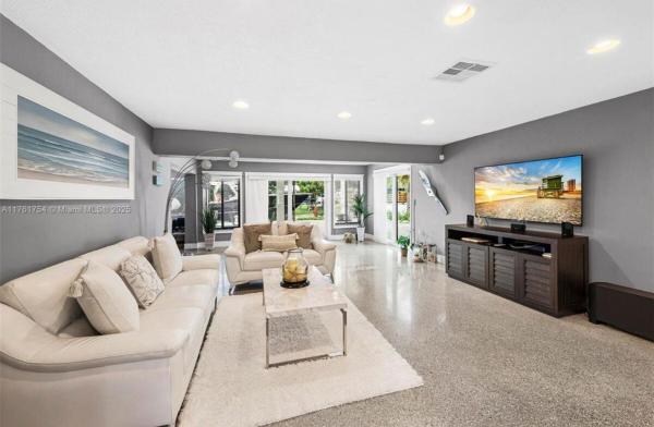 Luxury Waterfront 3bd Home With Pool & Hot Tub - Fort Lauderdale