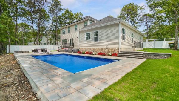 Greenway Court By Rove Travel - Home With Heated Pool - Long Island, NY