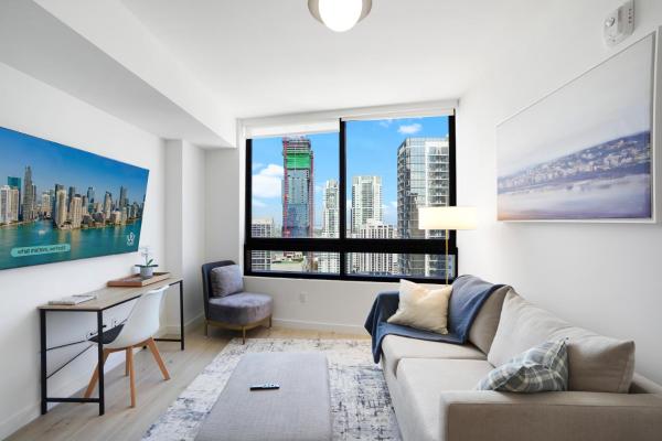 Downtown Miami Stay With Pool And Fitness Center - Miami, FL