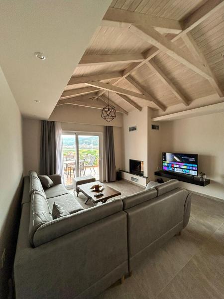 Golden View Berat, 3br Apartment With Castle View & Parking - Berat
