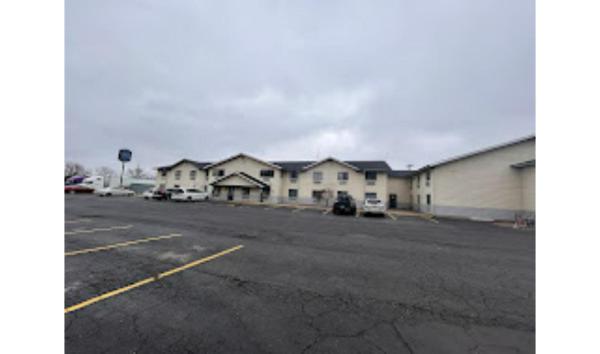 Coldwater Inn & Suites Near I 69 - Coldwater, MI