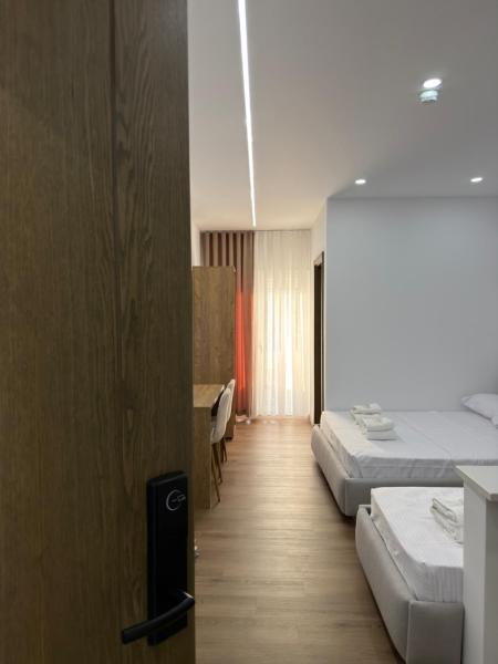 Petro Rooms And View - Albania