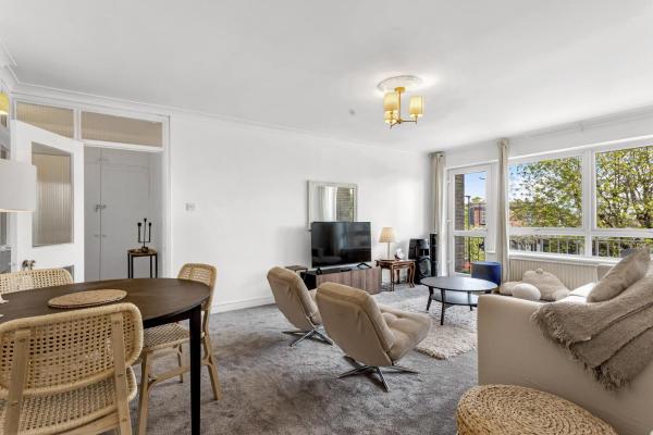2-bed Spacious Flat-2-minute Walk To Tube Station - Enfield