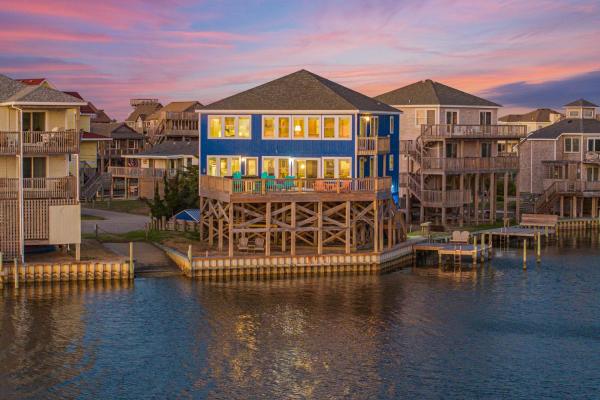 New! Soundfront! Hot Tub, Dock, Boat Ramp, Kayaks - Avon, NC