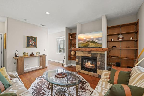 Cozy Woodland Family Cabin With Private Deck Fenced Yard - Coeur d'Alene, ID