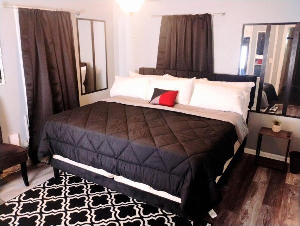Cozy Comforts By Charles Stays - Parkville, MO