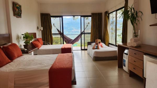 Hotel Toscana - La Mesa