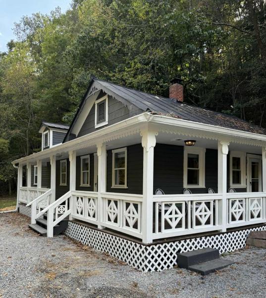 The Renovated Farmhouse At Seneca Rocks - Seneca Rocks, WV