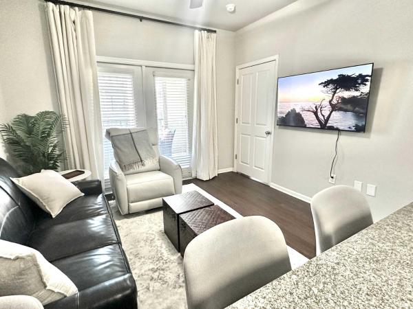 Walk To Stadium & Cotton District, Balcony & Pool - Starkville, MS