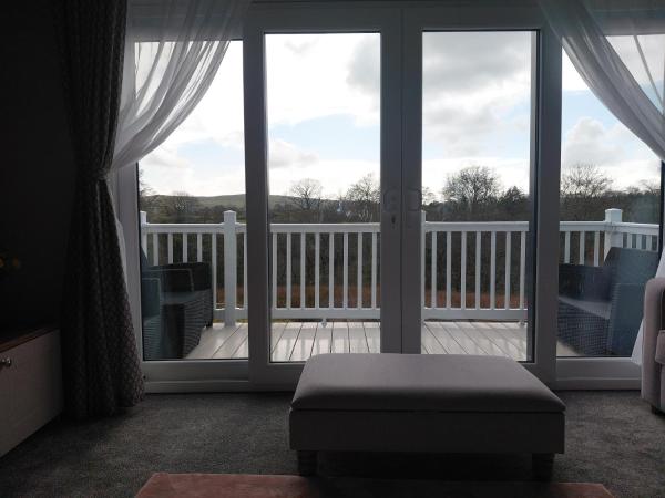 Homely Dog-friendly Caravan At Bowland Fell In Yorkshire Ref 93017fb - Yorkshire