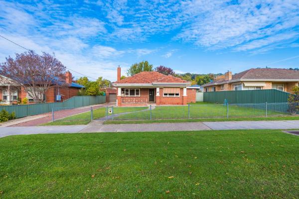 Red Brick Beauty - Central Cottage - Albury
