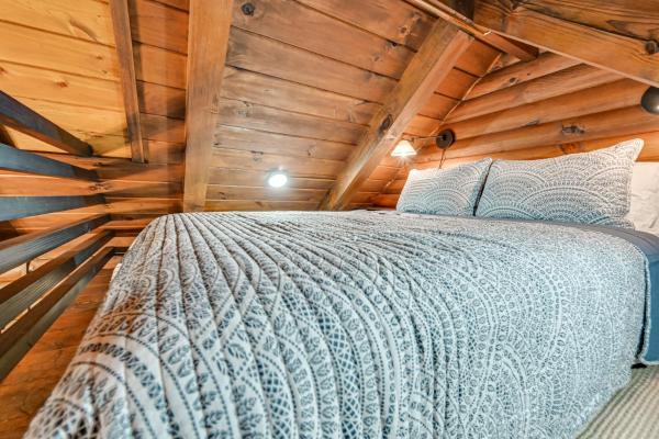Peaceful Cabin W/ Hot Tub In Dundee: Dogs Welcome - United States