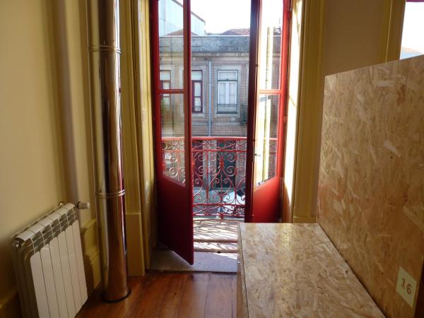 Canvas Atelier Hostel - Maia