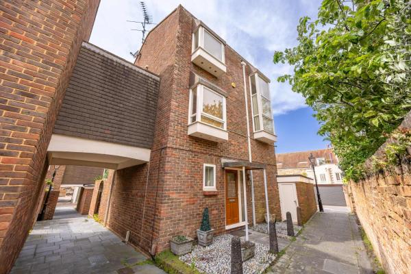 Fisherman's Cove - Townhouse Overlooking Scaplen's Court - Wareham, UK