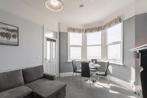 Cosy 2-bed Apartment Sleeps 6 Sea Views - Pass The Keys - Southend-on-Sea