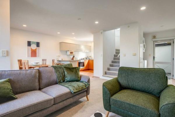 Henderson Retreat 3br Townhouse With Parking - Auckland