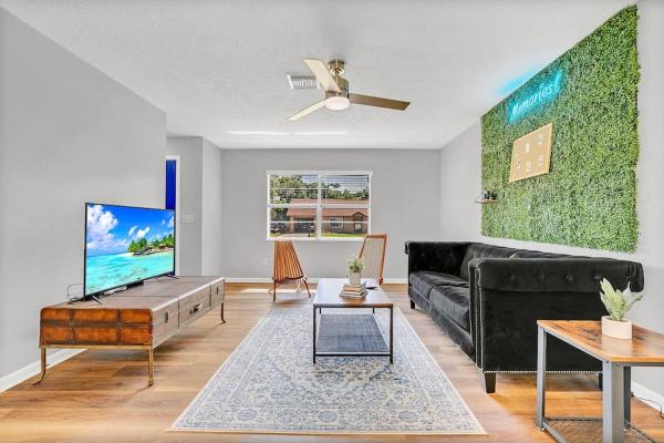 Blue Spring Getaway With Fire Pit - DeLand, FL
