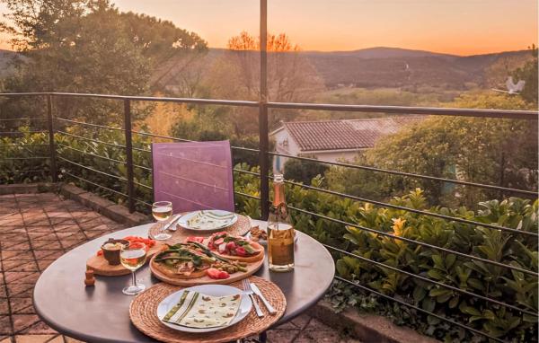 2 Bedroom Awesome Home In Saint André De Roquepe - Bagnols-sur-Cèze