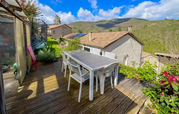 4 Bedroom Stunning Home In Saint-julien-du-gua - Ardèche