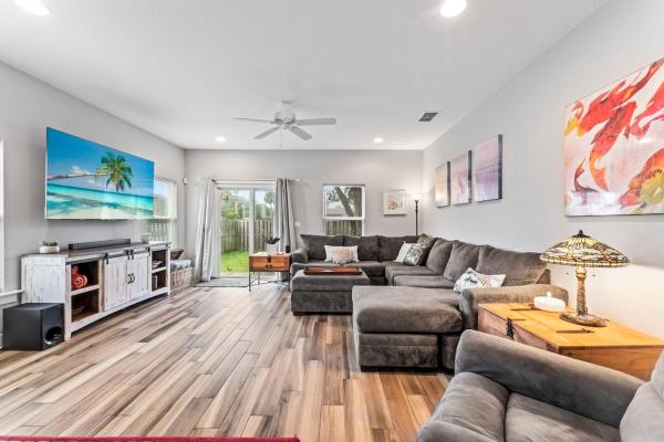 Beachy Shuffleboard Home - Jax Beach Bnb - Atlantic Beach, FL