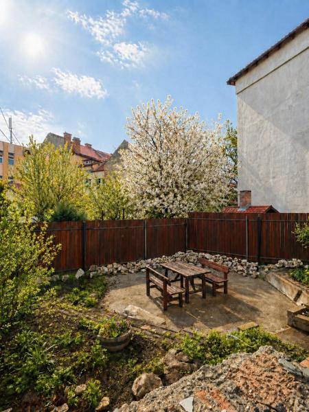 Sunny Old Town Apartment With Private Terrace - Brașov