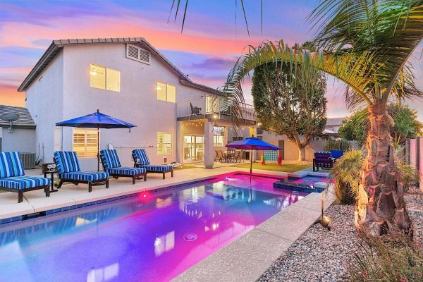 Vacay In The Valley - Gilbert