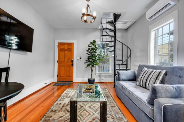 Historic Downtown Marble Falls- 2 Suite Travislbj - United States
