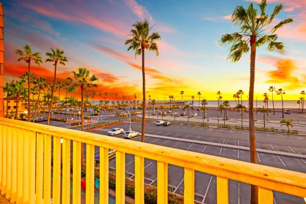 30 Stay Pacific Ocean Views Walk To Beach - Newport Beach, CA