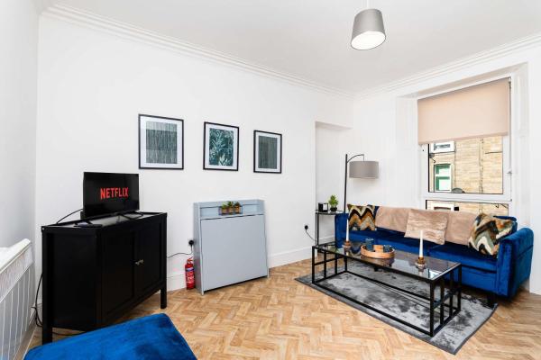 Charming Prime-central Gem In Hawick-walk To Shops - Hawick