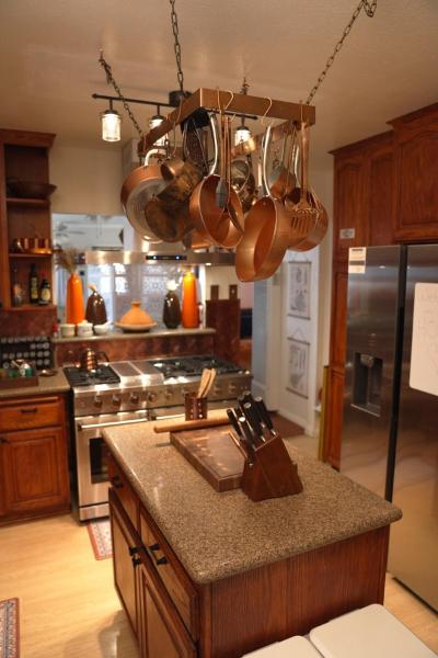 Artful Bungalow Near Beach, Waterfront, & Downtown - Carson, CA