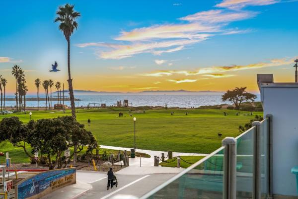 20% Off May 7-10 Walk To Beach Wrooftop Deck - Ventura, CA