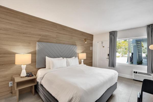 Ocean Blvd King Suite Near Beach - Coconut Creek, FL
