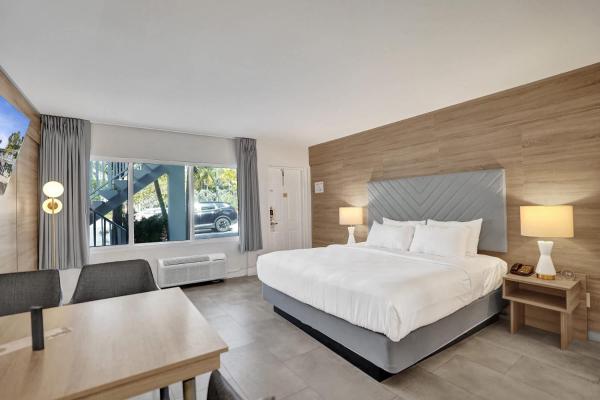 Ocean Blvd King Suite With Kitchenette At The Botanica - Fort Lauderdale, FL
