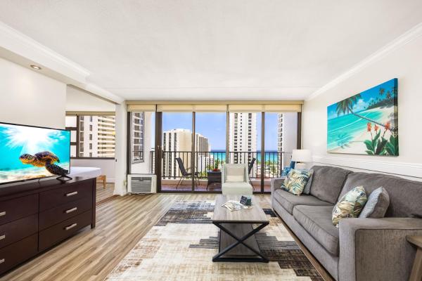 17fl Ocean & City Views With Lanai Wifi Parking - Honolulu, HI