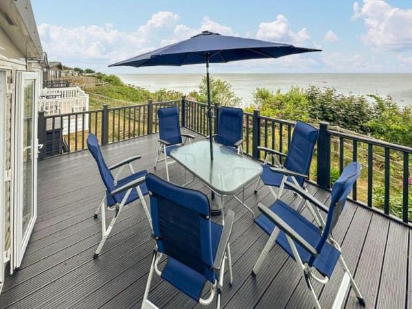 6 Berth Luxury Caravan With Full Sea Views At Azure Seas In Suffolk Ref 32069az - Lowestoft