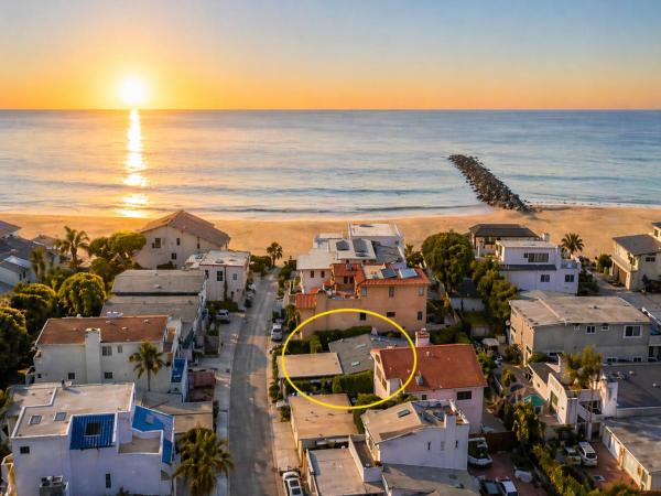 20% Off May Walk To Beach Perfect For Family Spa - Oxnard, CA