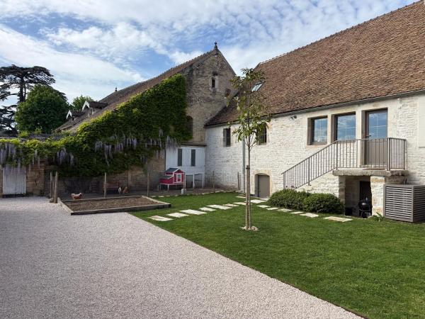 Au 8 à Meursault, Magnifique Maison Bourguignonne Au Pied Des Vignes, Jardin, Places De Parking Privée - Meursault