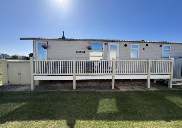 Dog-friendly 6 Berth Caravan With Side Decking Ref 67004m - Ingoldmells