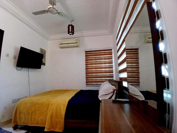 Two Bedrooms Tranquil In The Heart Of Osu - Accra
