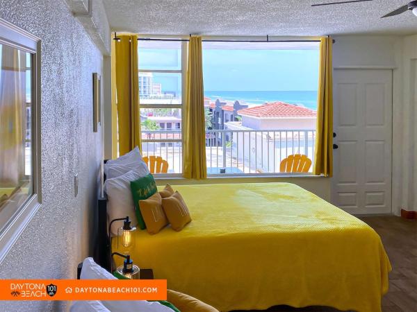 Salty Air, Happy Vibes! Daytona Brighthappy Studio - Ormond Beach, FL